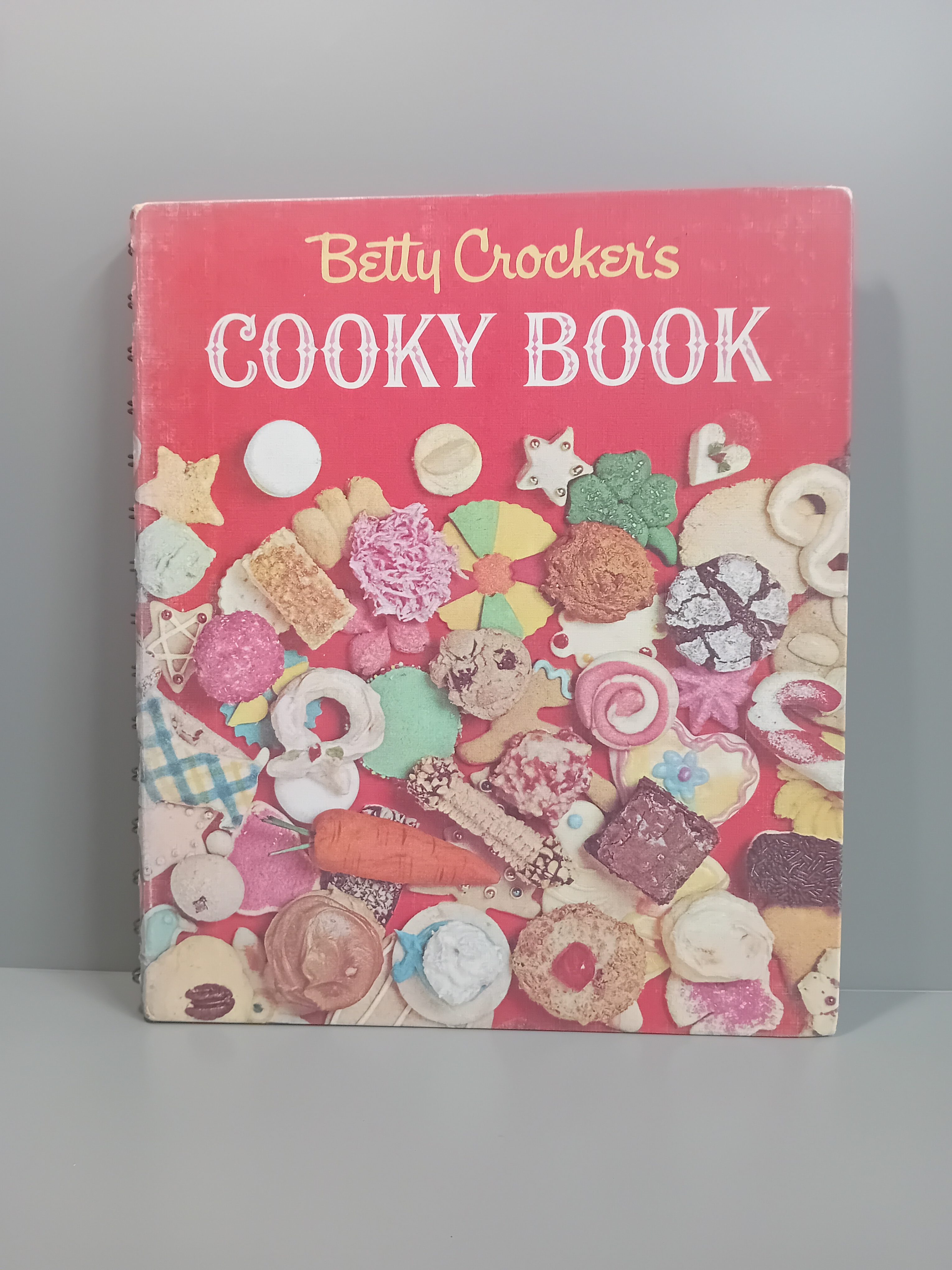 [SOLD] Betty Crocker Cooky Book - First Edition 1963 - Zerzura Rare Books